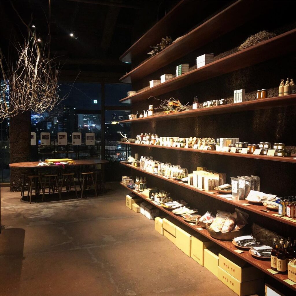 建築家・田根剛が手がけた自然の循環を感じる壮大なカフェ「GYRE FOOD」 - #casa