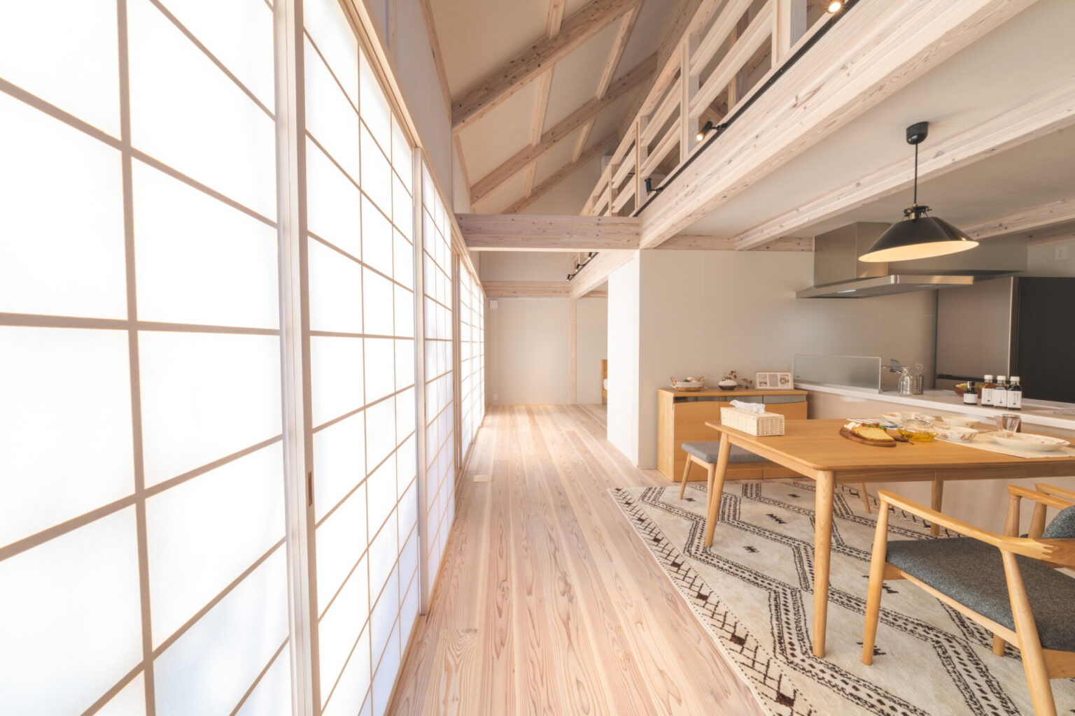 吹き抜けのあるLDKが魅力！規格住宅「casa amare（カーサ・アマーレ）」のリビング空間の特徴 - #casa