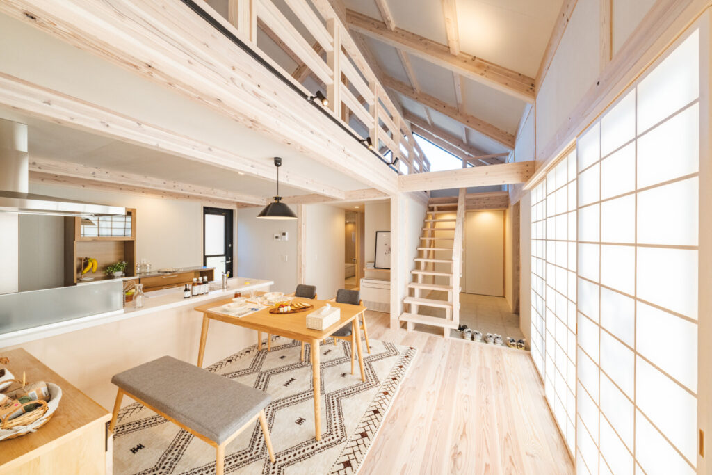 吹き抜けのあるLDKが魅力！規格住宅「casa amare（カーサ・アマーレ）」のリビング空間の特徴 - #casa