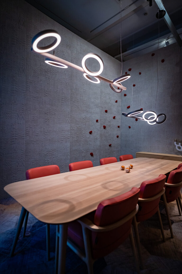 【ミラノデザインウィーク2023】オランダ発のmoooiによるテクノロジーと人間性の交差の探求 - #casa