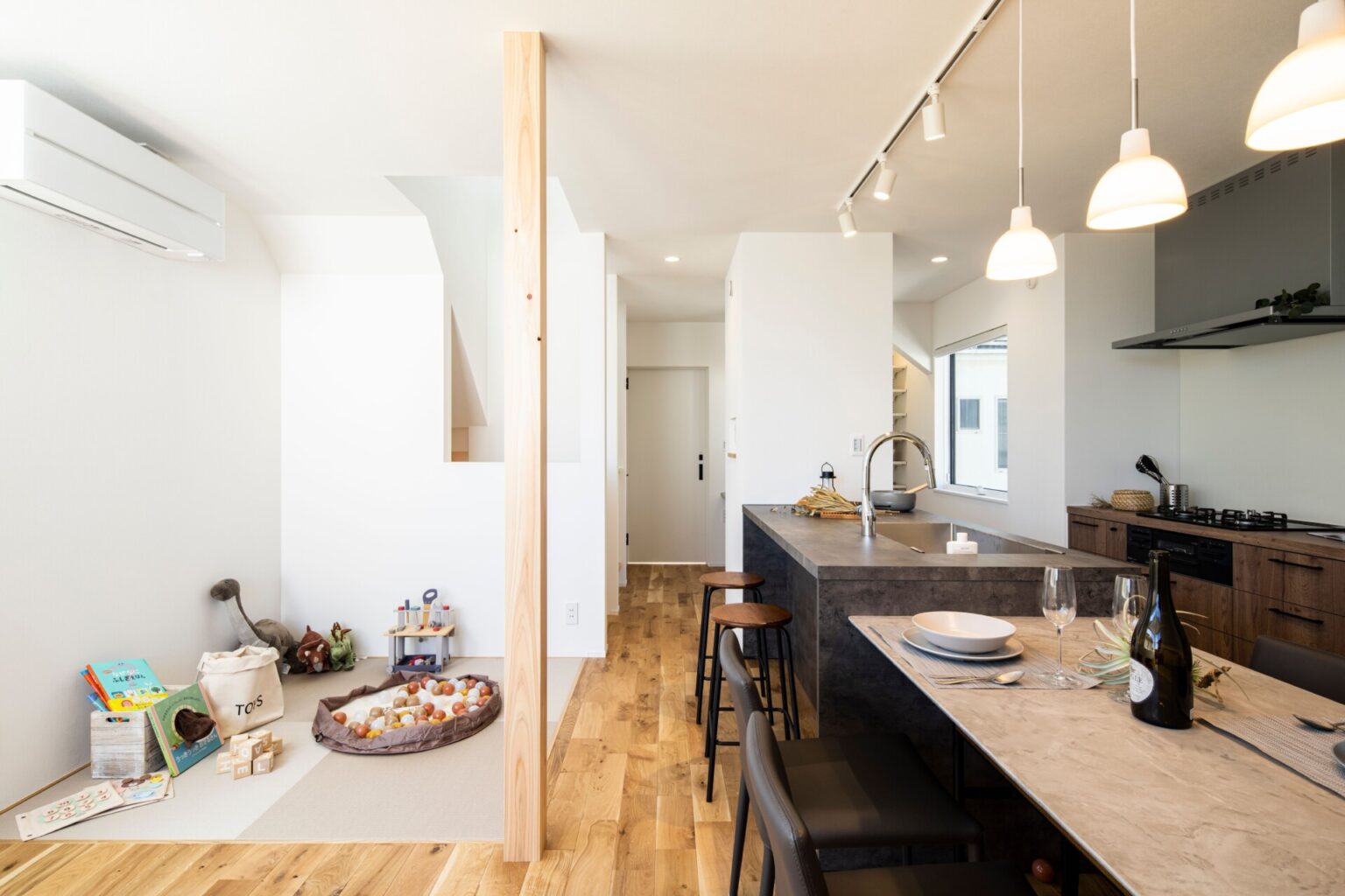 2階に設けたLDKで特別な家族時間を過ごす「夫婦の趣味を愉しめる家」 - #casa