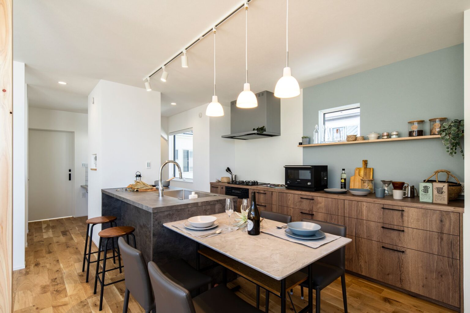 2階に設けたLDKで特別な家族時間を過ごす「夫婦の趣味を愉しめる家」 - #casa