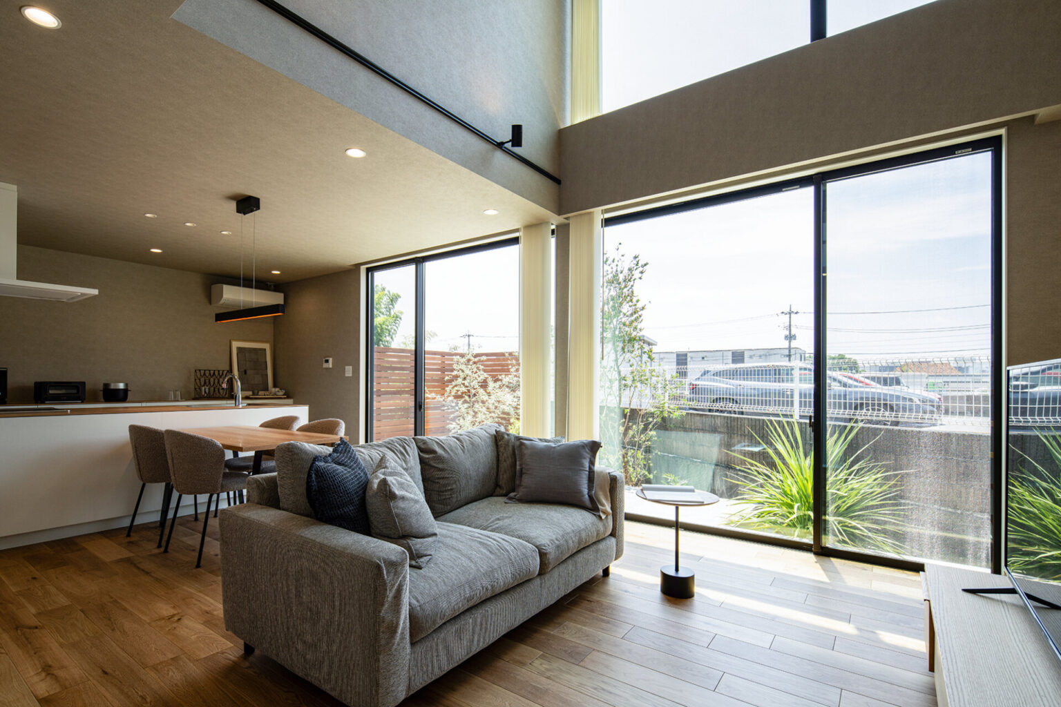 異形地によるユニークな構成が生み出す心地の良いLDKが魅力の住まい「憩いの家」 - #casa