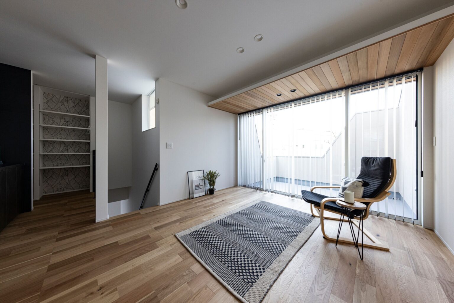 2階のLDKとつながるバルコニーで暮らしを豊かにする住まい「花火を臨む拓いた家」 - #casa