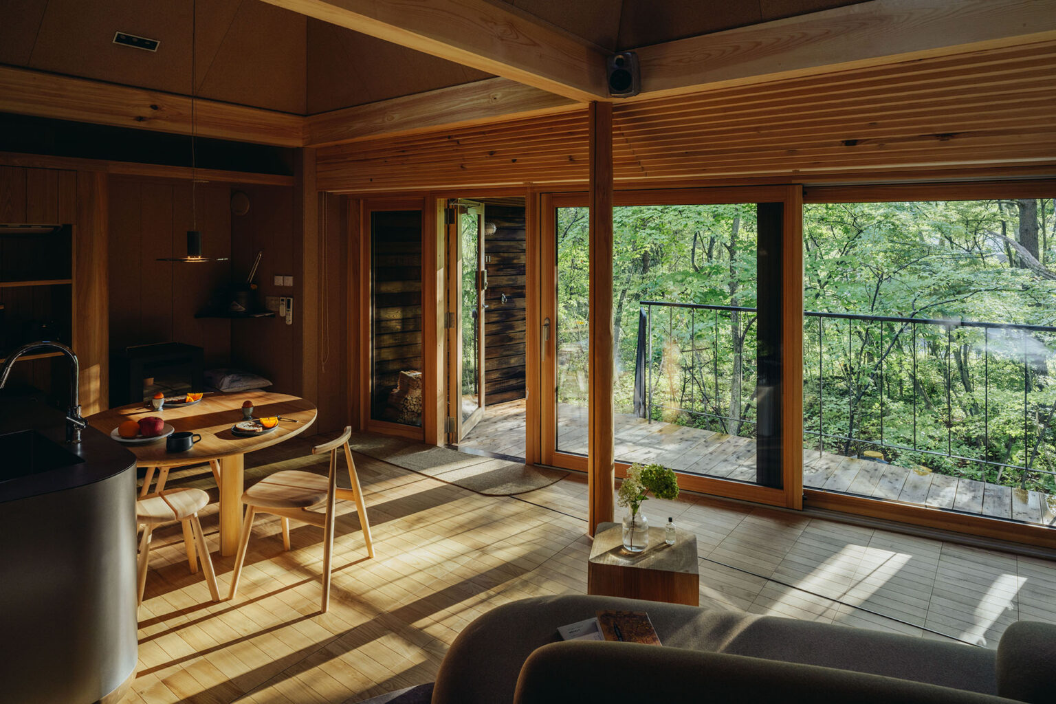 環境共生建築のフラッグシップ！SANU CABIN MOSSが北軽井沢に誕生！ - #casa