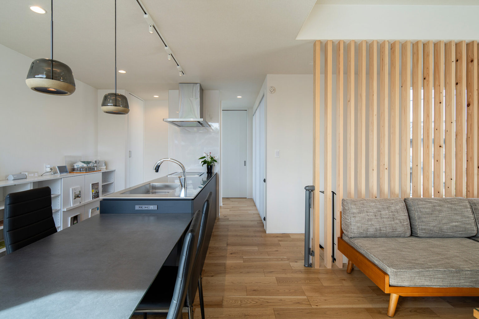 建築家が手がけた明るい2階LDKと遊び心のある水回りが魅力の住空間「向い入れる家」 - #casa