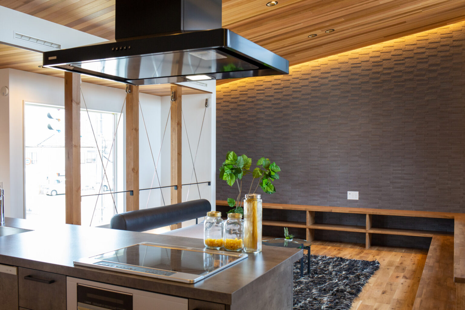 光と木のぬくもりが広がる、空に近いLDK空間「『常識』の外側へ」 - #casa